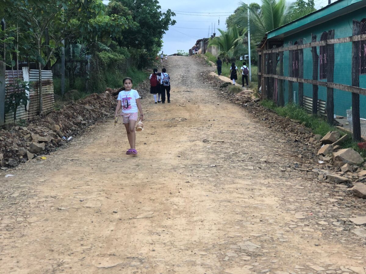 Mejoran calles de acceso a barrios fuera del caso urbano en Bluefields ...