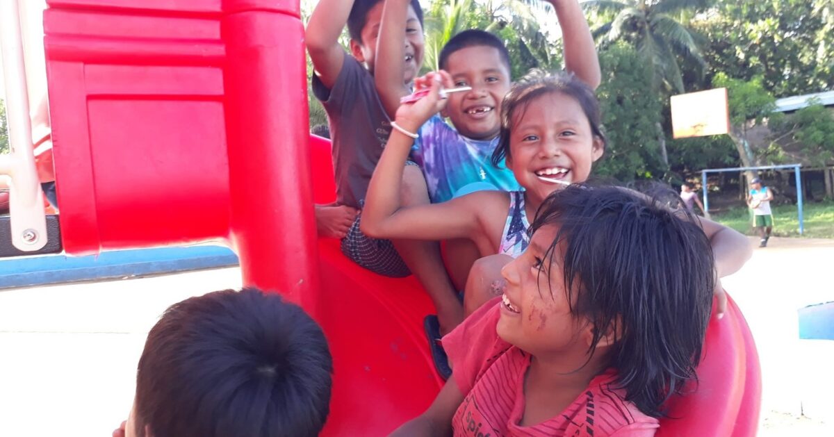 Niños de Rama Cay disfrutan de nuevos juegos mecánicos - Radio La ...