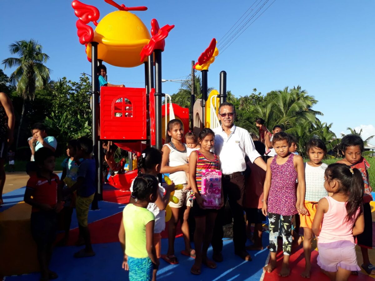 Niños de Rama Cay disfrutan de nuevos juegos mecánicos - Radio La ...