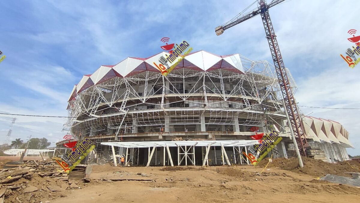 Avanza instalación de fachada textil del nuevo estadio en León - Radio La Primerisima
