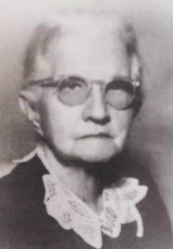 Siete mujeres de la Academia de Geografía e Historia de Nicaragua ...