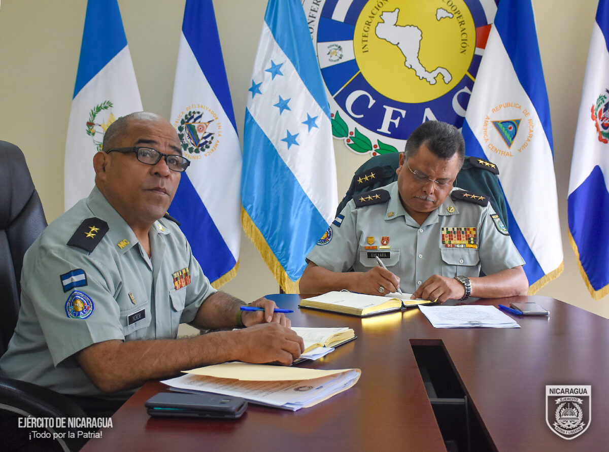 Ejército en reunión preparatoria para cita de la CFAC - Radio La ...