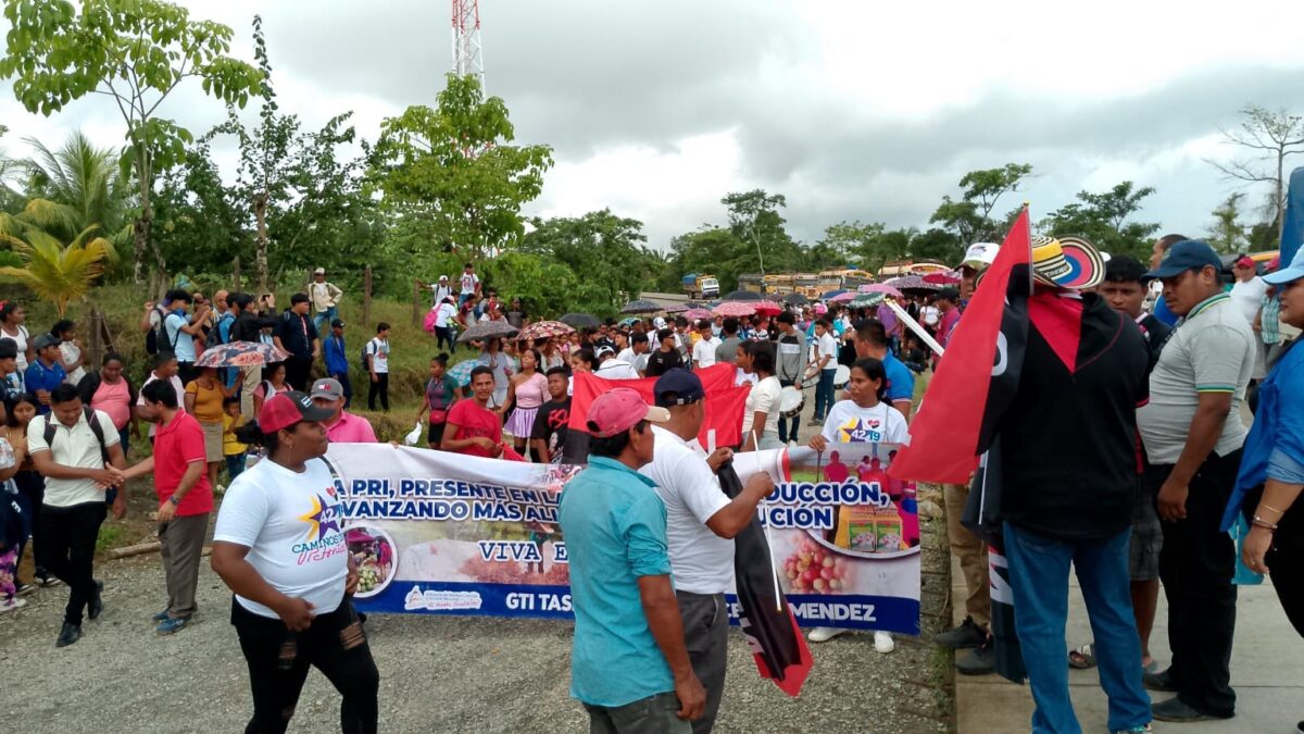 Multitudinarias marchas en honor al Padre de la Resistencia Urbana ...