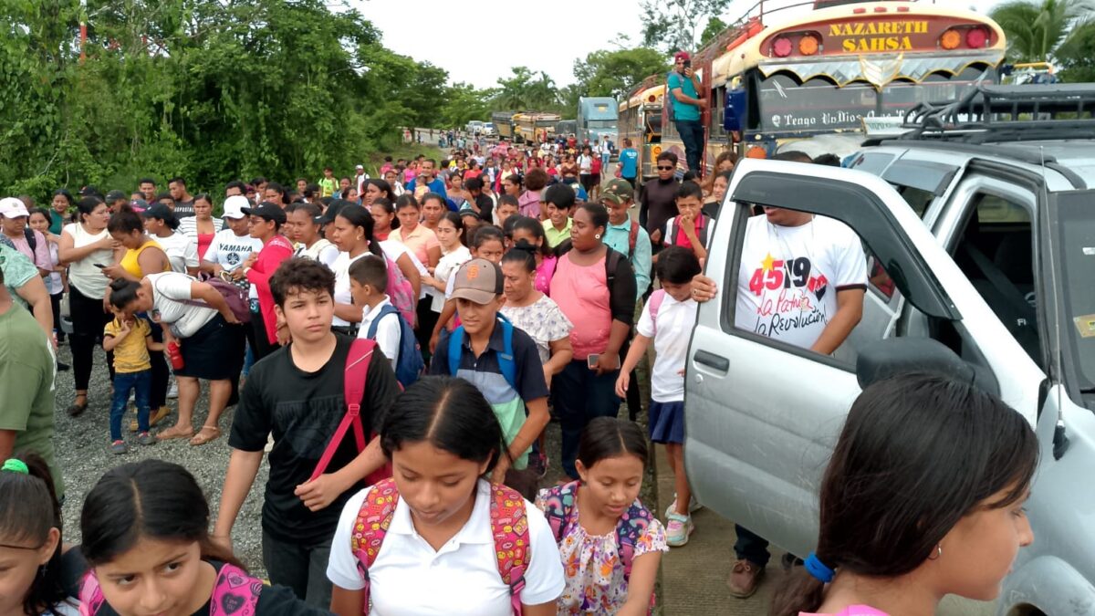 Multitudinarias marchas en honor al Padre de la Resistencia Urbana ...