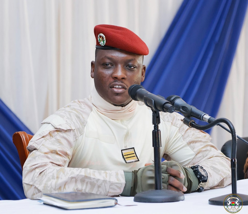 El perverso triángulo de los imperialistas - Radio La Primerisima