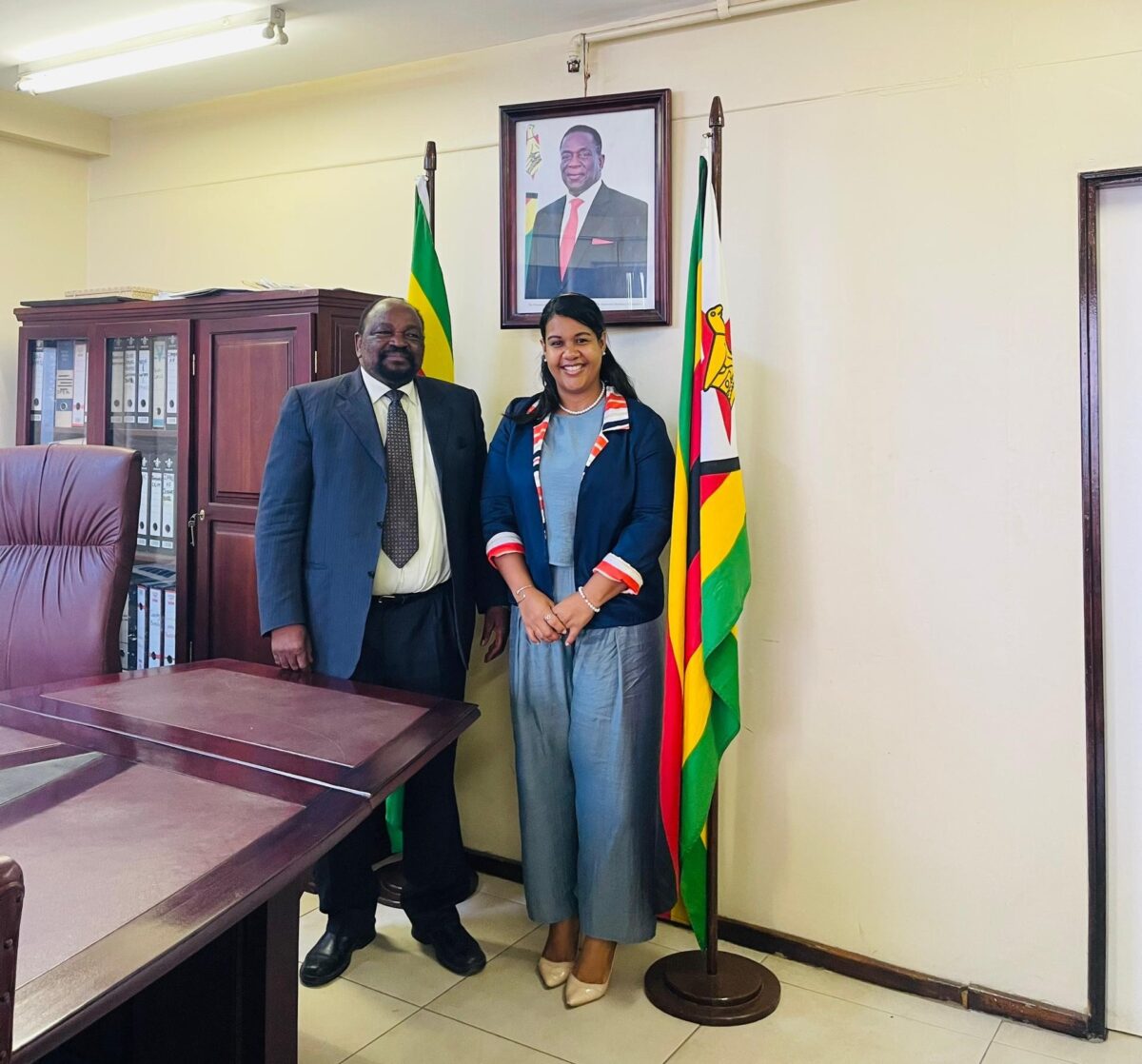 FSLN fortalece relaciones con partido de gobierno de Zimbabue - Radio ...