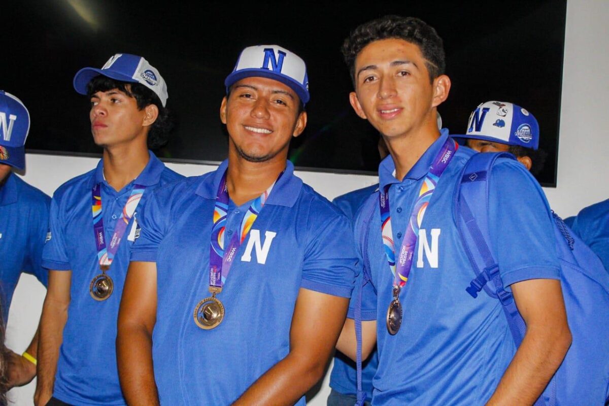 Llega Selección de Béisbol U23 tras fabulosa actuación en China - Radio La Primerisima