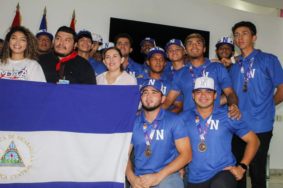 Llega Selección de Béisbol U23 tras fabulosa actuación en China - Radio La Primerisima