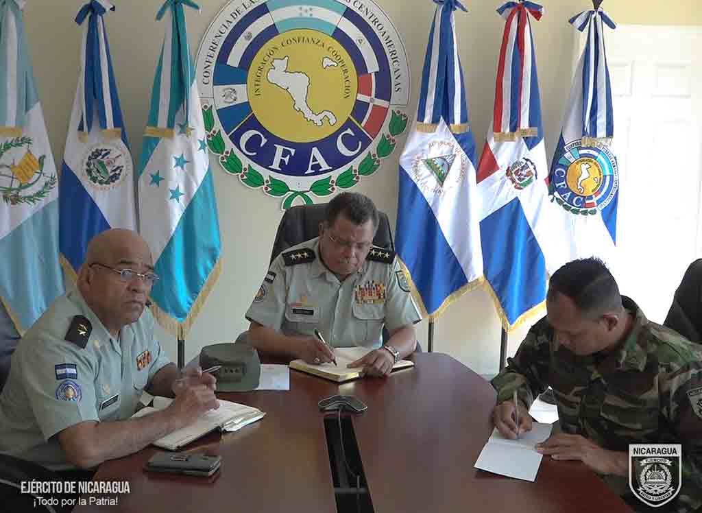 Ejército fortalece relaciones con instituciones de CFAC - Radio La ...