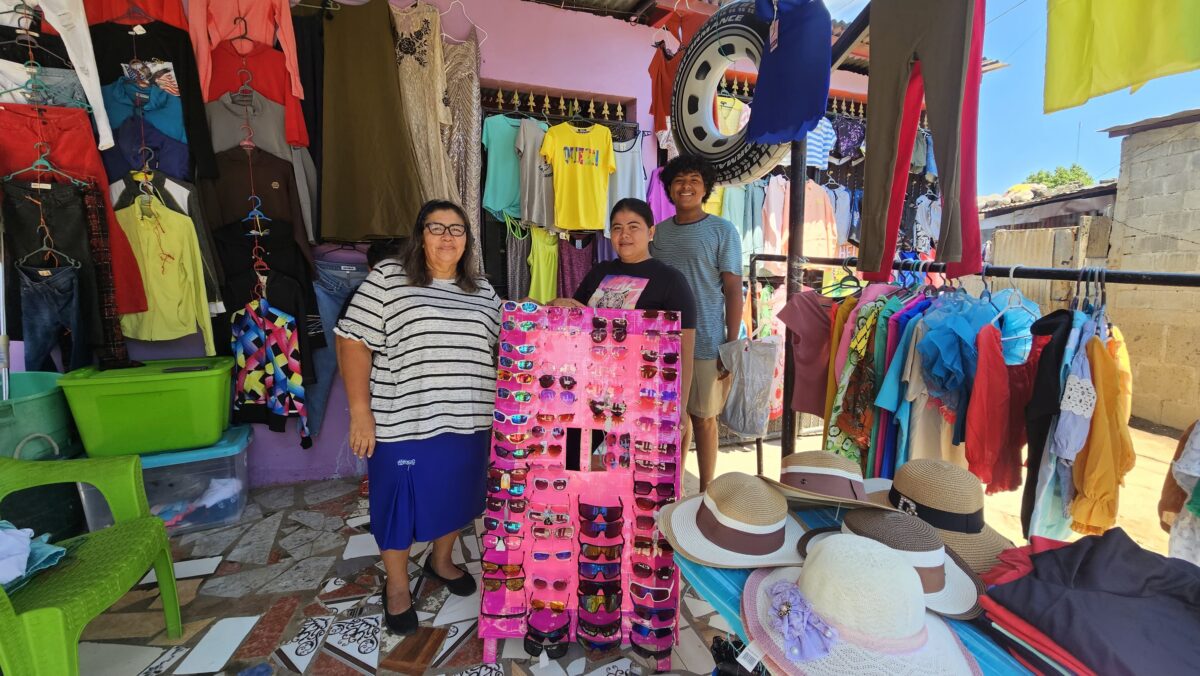 Miles de vendedores ambulantes también se desplazan a balnearios ...