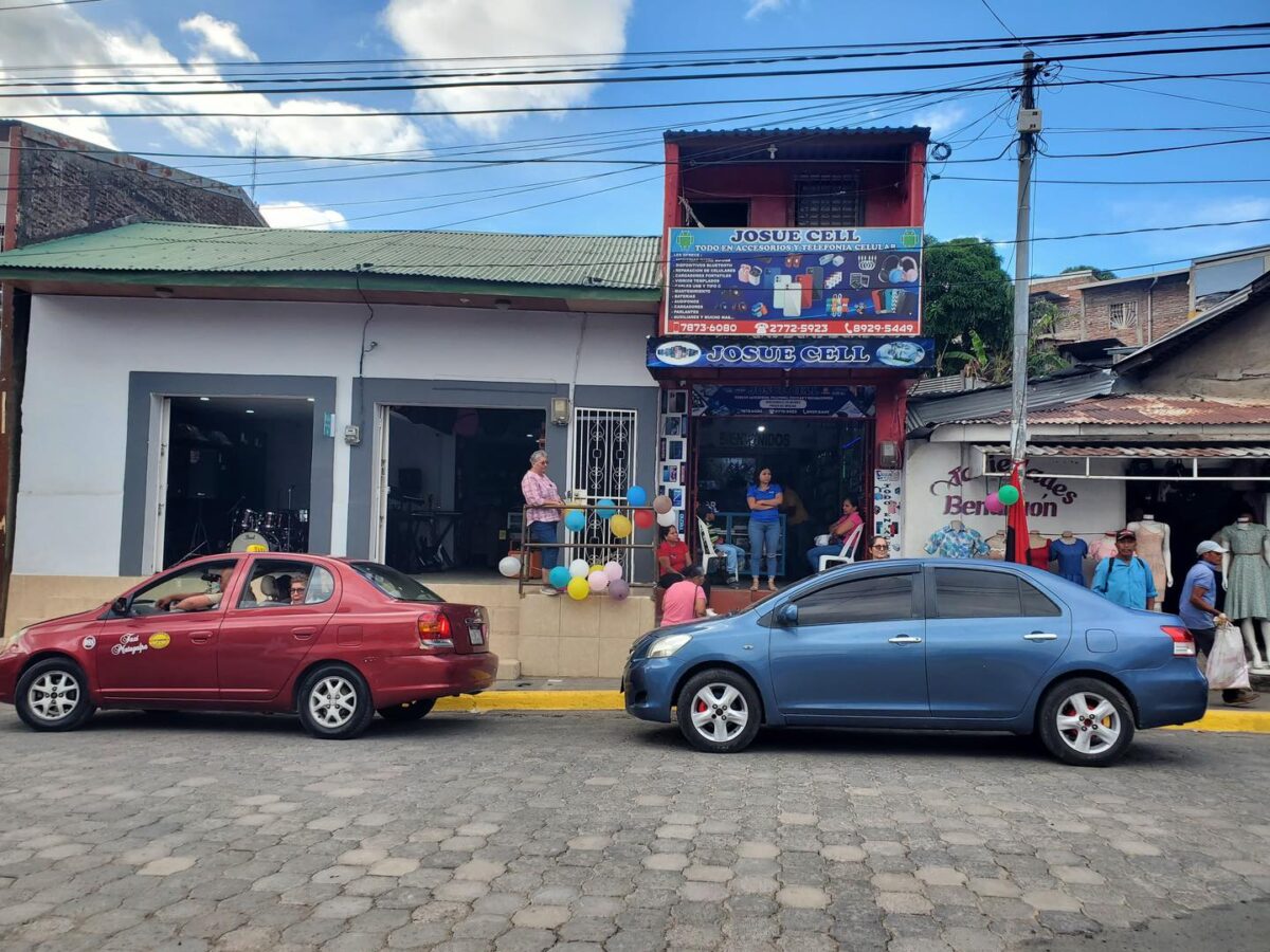Limpian y reparan adoquinado en zona comercial de Matagalpa - Radio La ...