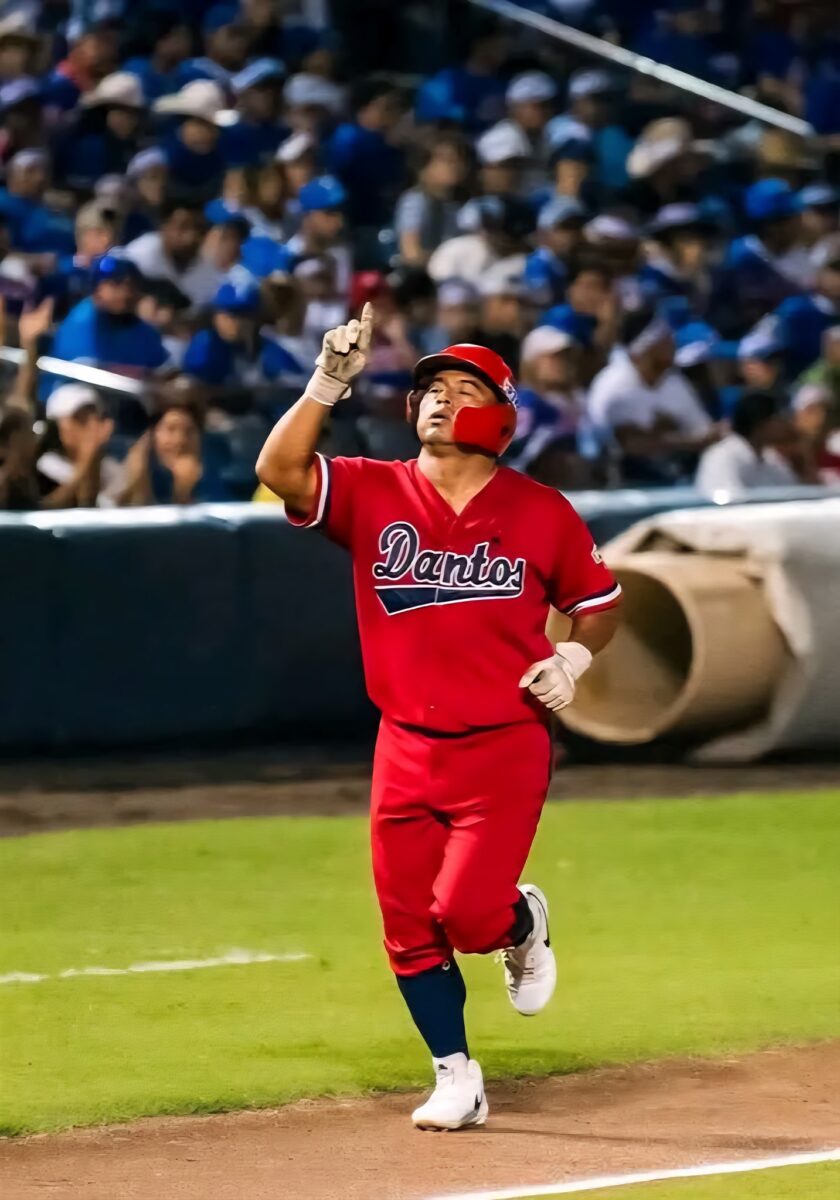 Dantos celebran título del torneo de béisbol Germán Pomares - Radio La ...